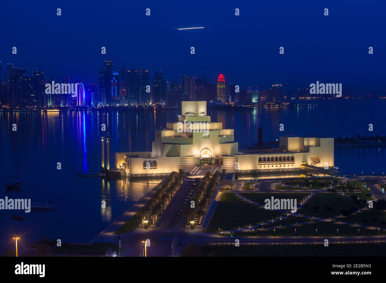 Qatar, Doha, Traffic at roundabout infont of the Museum of Islamic Art ...