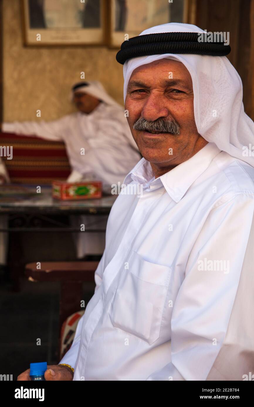 Qatari men hi-res stock photography and images - Alamy