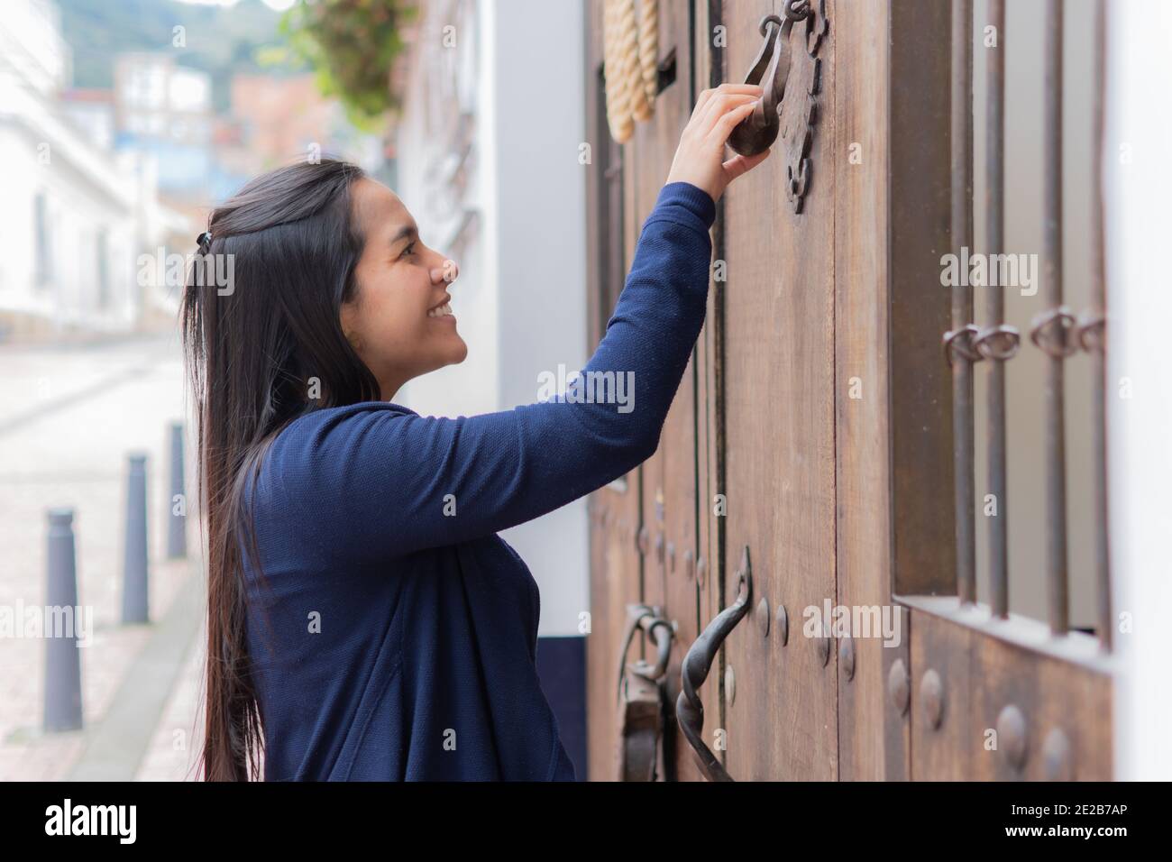 Girl Knocking Door High Resolution Stock Photography and Images - Alamy