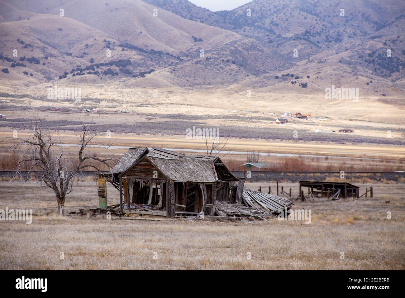 Destroyed hut hi-res stock photography and images - Alamy