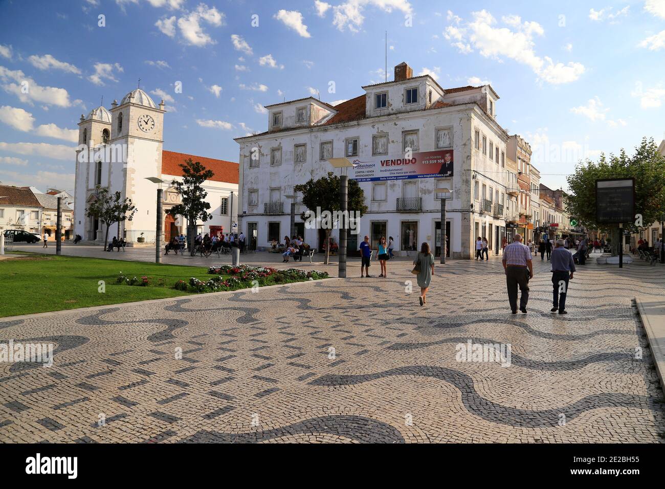 Ancient cobbled town centre hi-res stock photography and images - Alamy