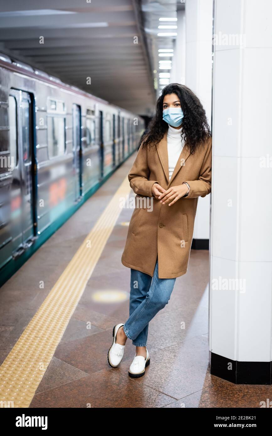 Subway legs hi-res stock photography and images - Alamy