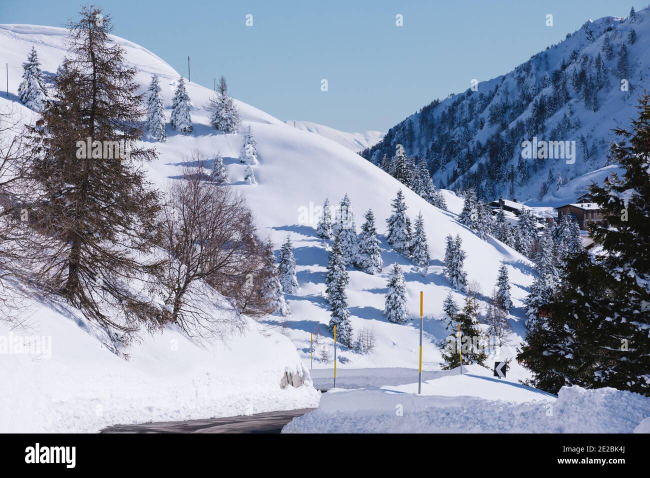 Frost capped hi-res stock photography and images - Alamy