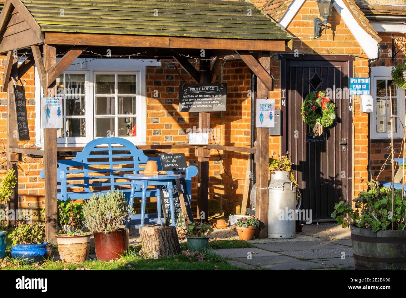 Closure pub 2020 hi-res stock photography and images - Alamy