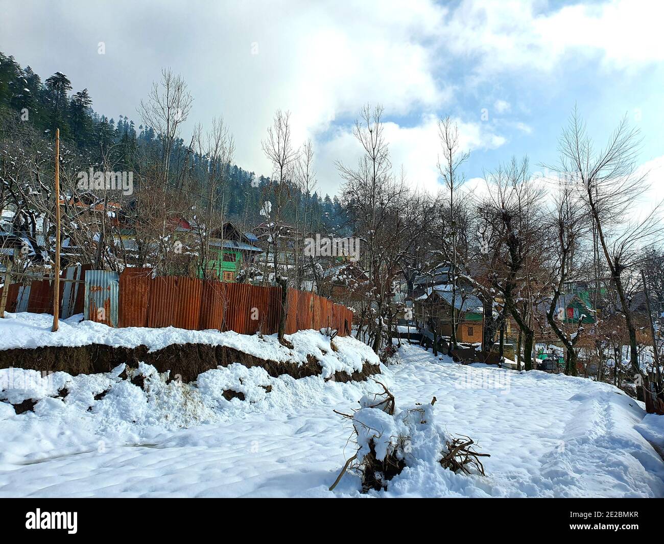 Snow fall in Jammu and Kashmir is common from December to February ...