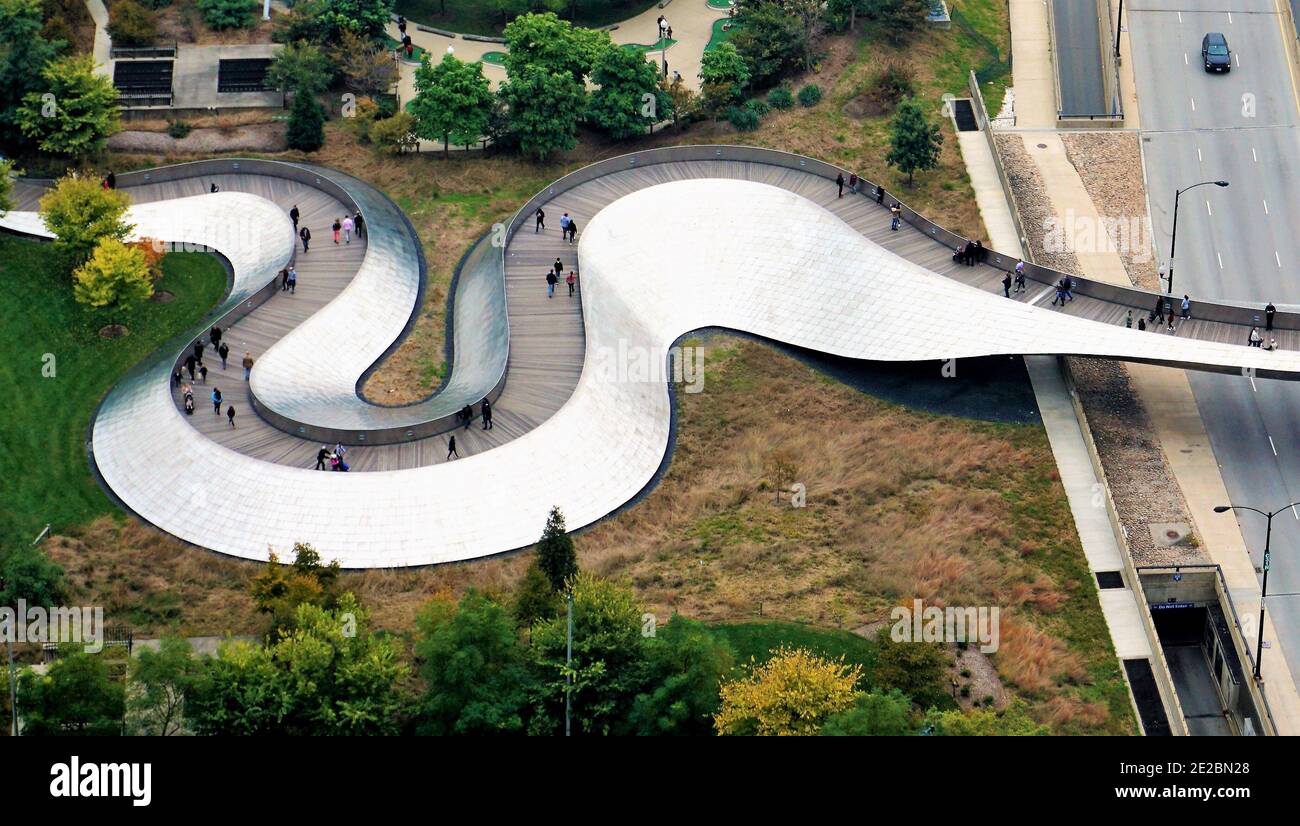 Curvy bridge hi-res stock photography and images - Alamy