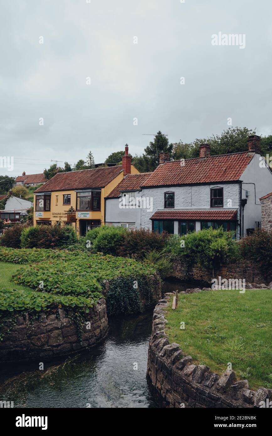 Cottage cheddar old village hi-res stock photography and images - Alamy