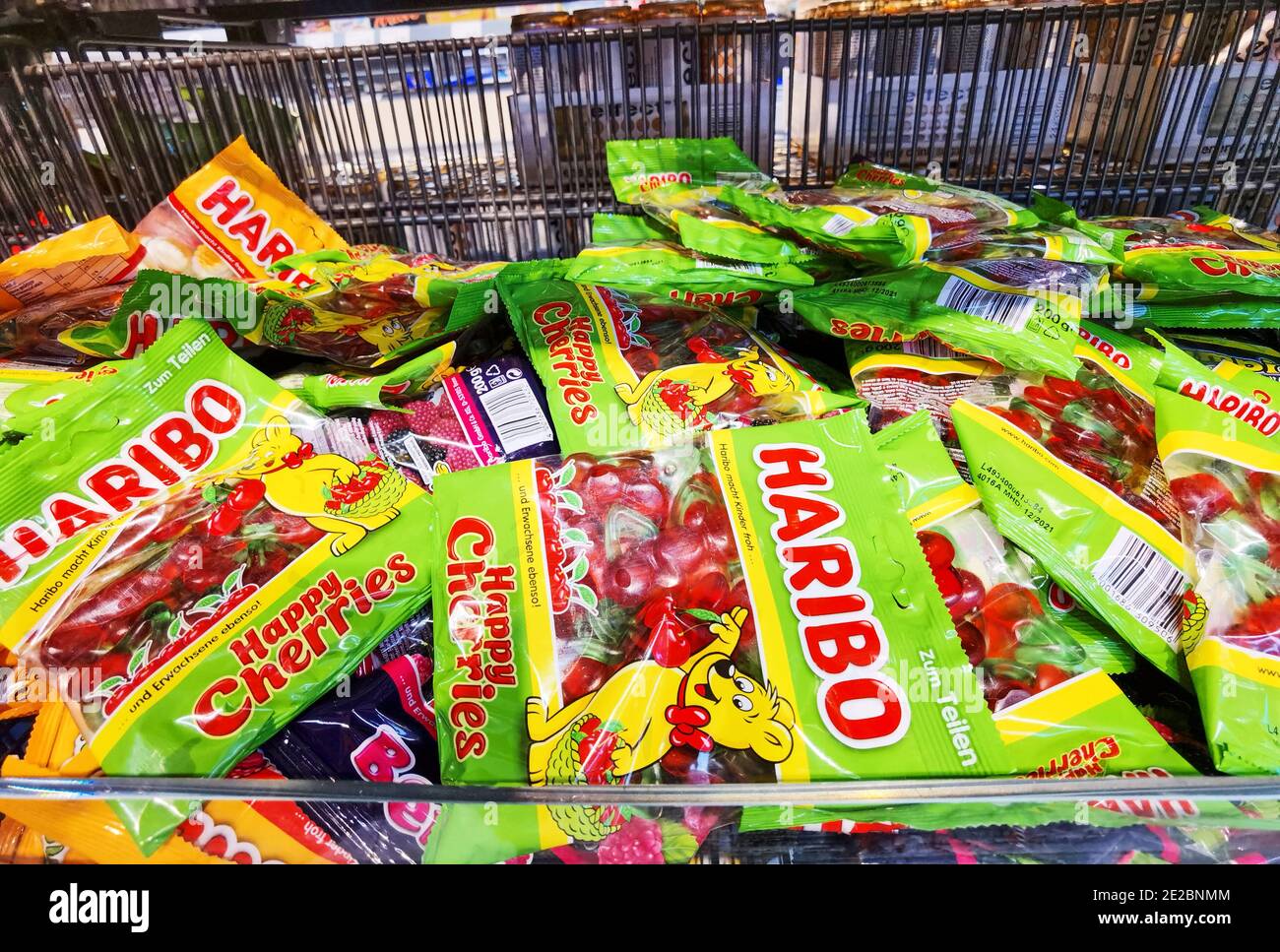 Children supermarket sweets hi-res stock photography and images - Alamy