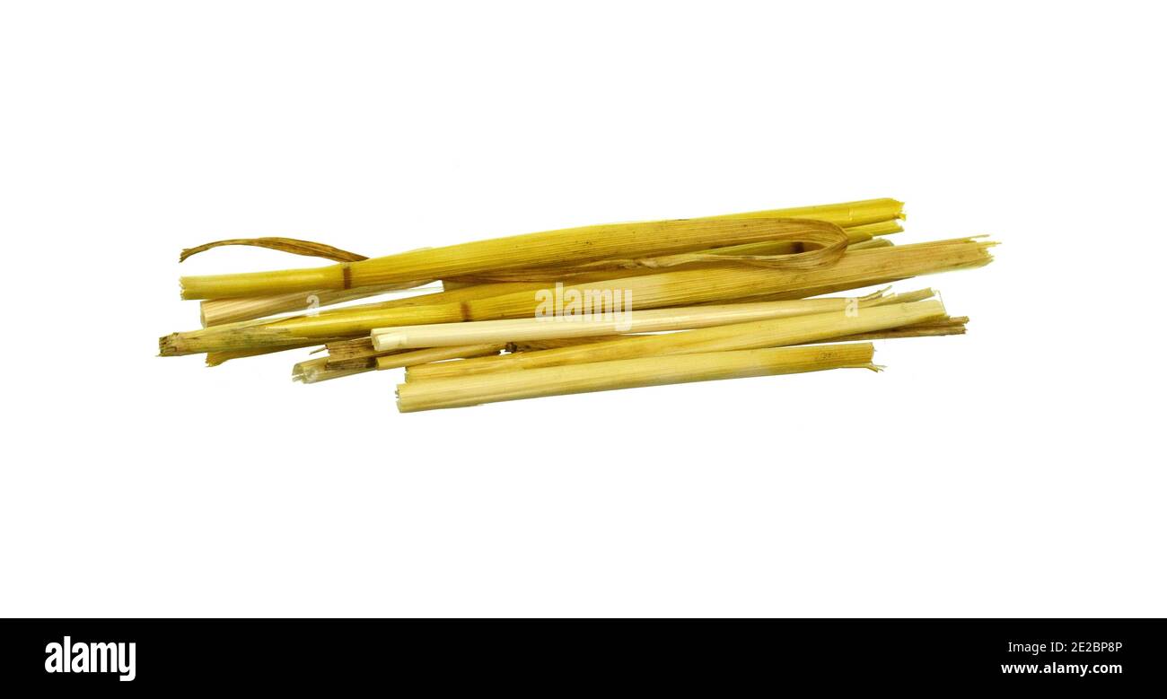 Pile straw isolated on white background. Straw texture Stock Photo - Alamy