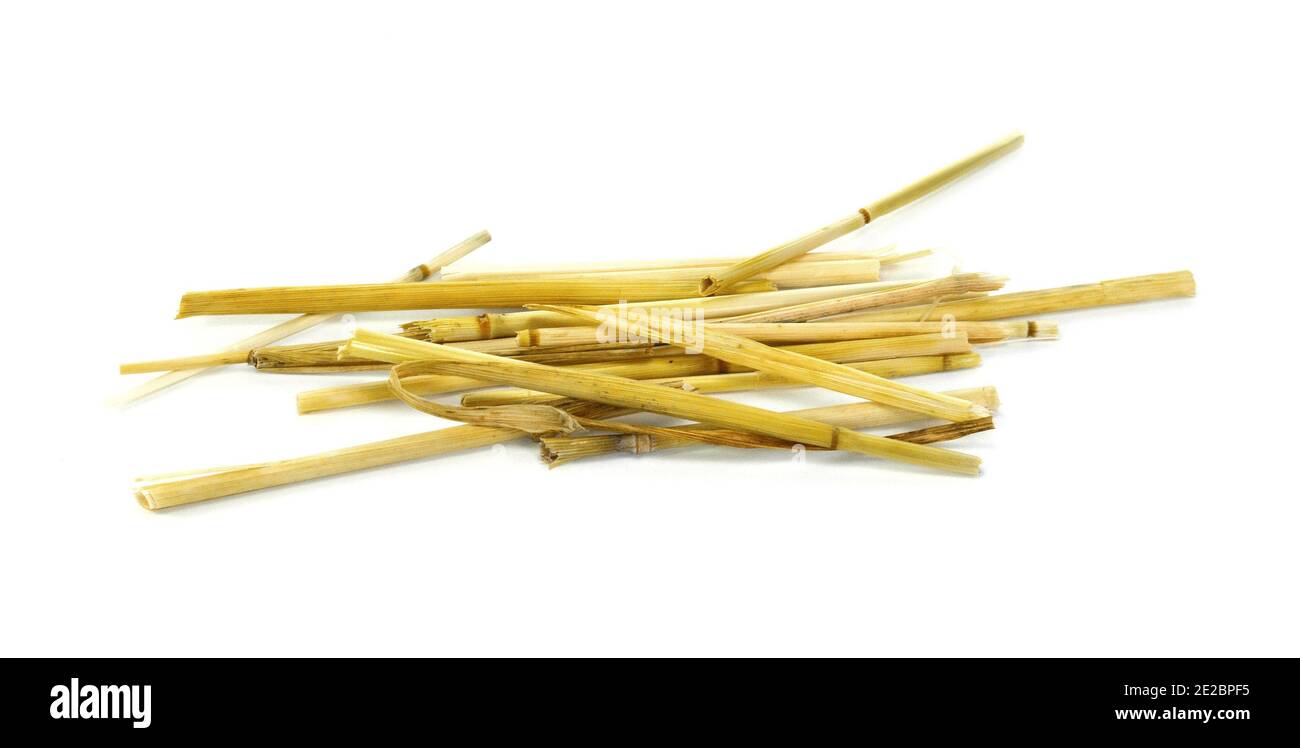 Pile straw isolated on white background. Straw texture Stock Photo - Alamy