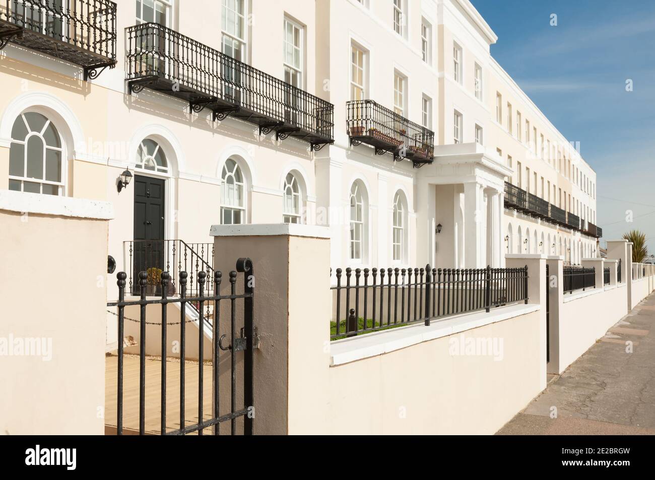 Architecture regency houses terrace hi-res stock photography and images ...