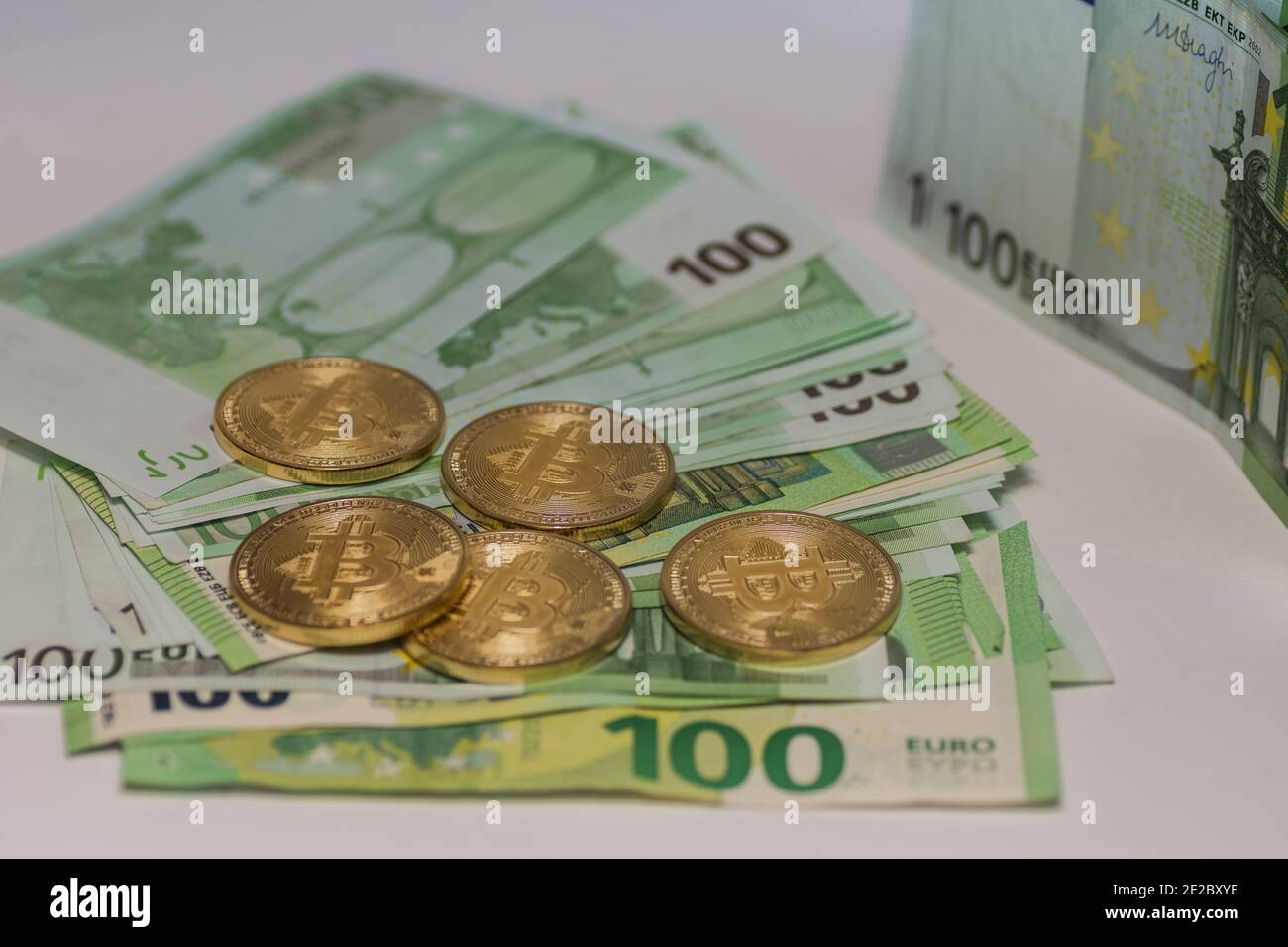 100 vector hi-res stock photography and images - Alamy