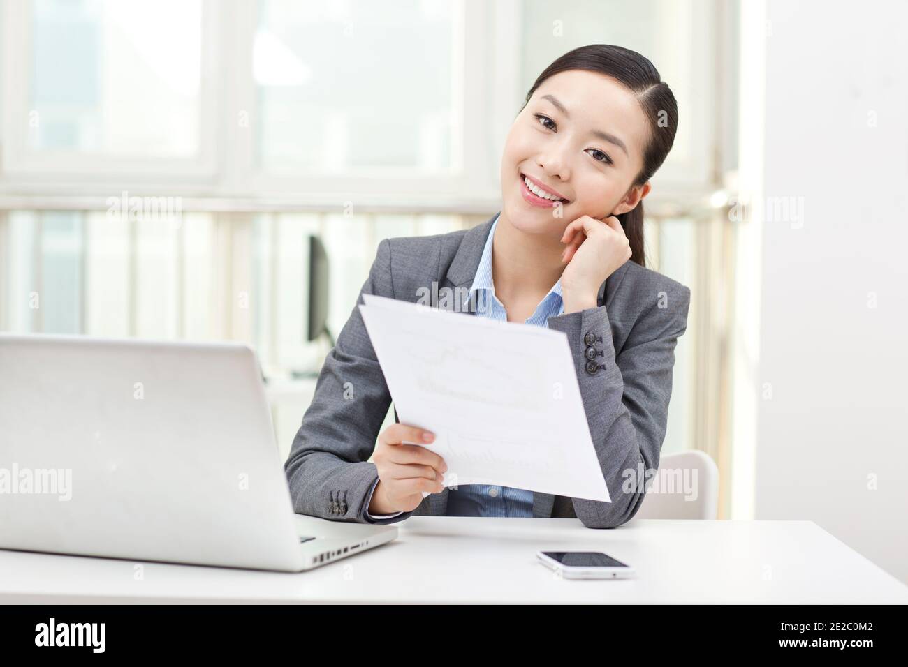 Work in the fiels hi-res stock photography and images - Alamy