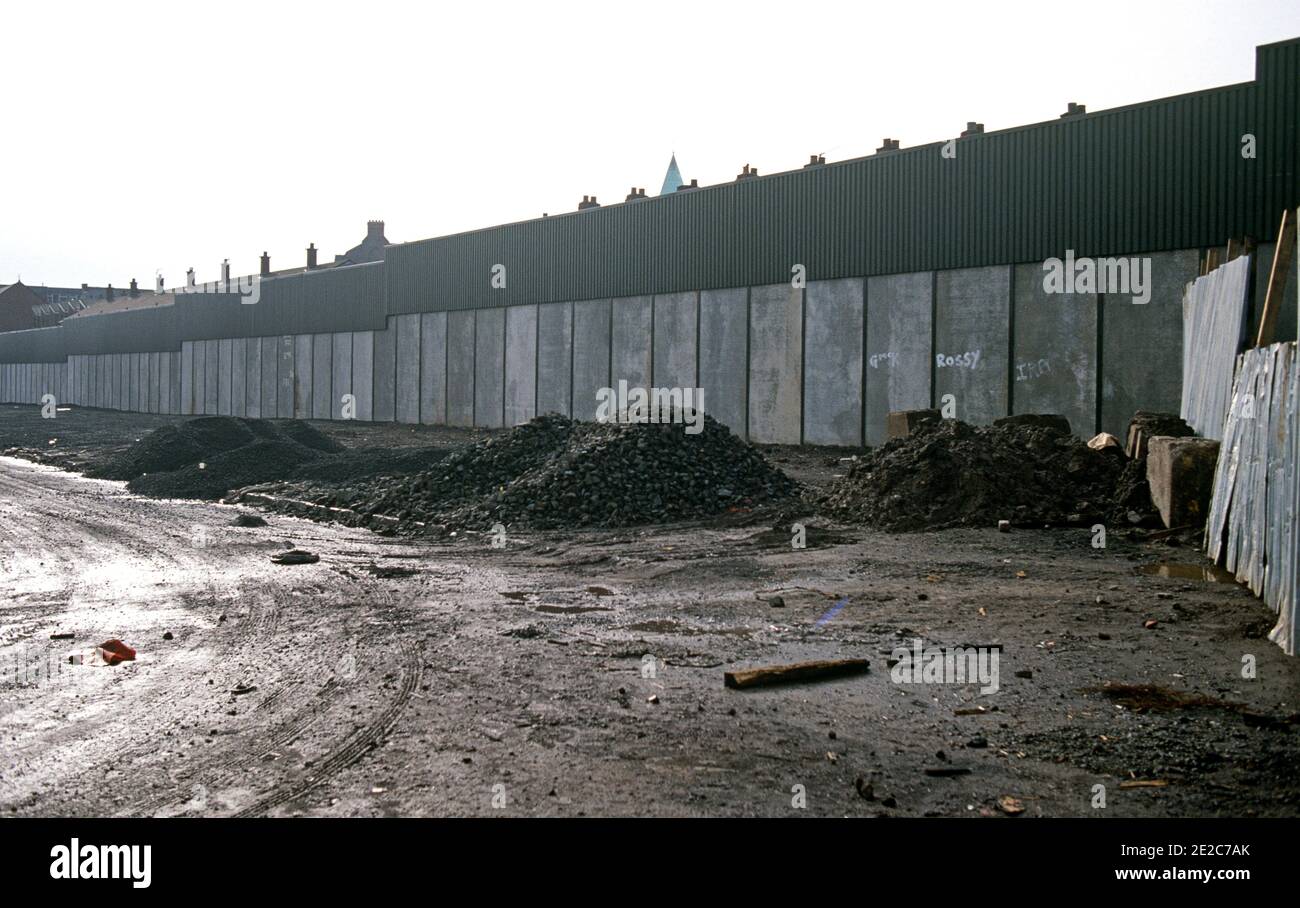 Early Peace Wall keeping Protestant and Catholic Communities apart ...