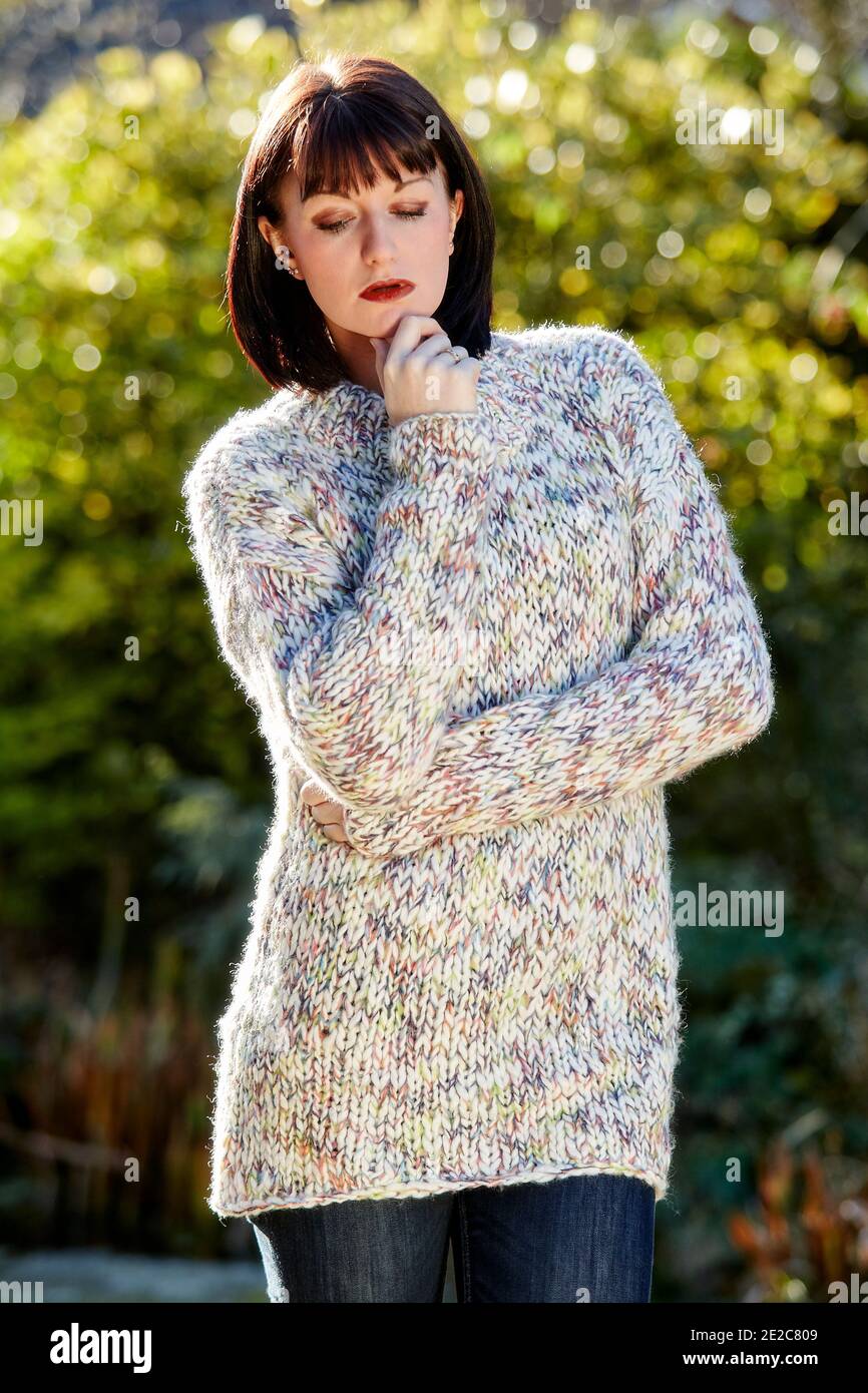 Concerned woman hi-res stock photography and images - Alamy