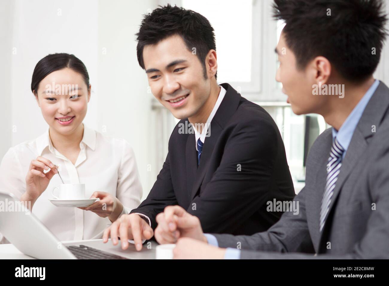 People discussing photo frame hi-res stock photography and images - Alamy