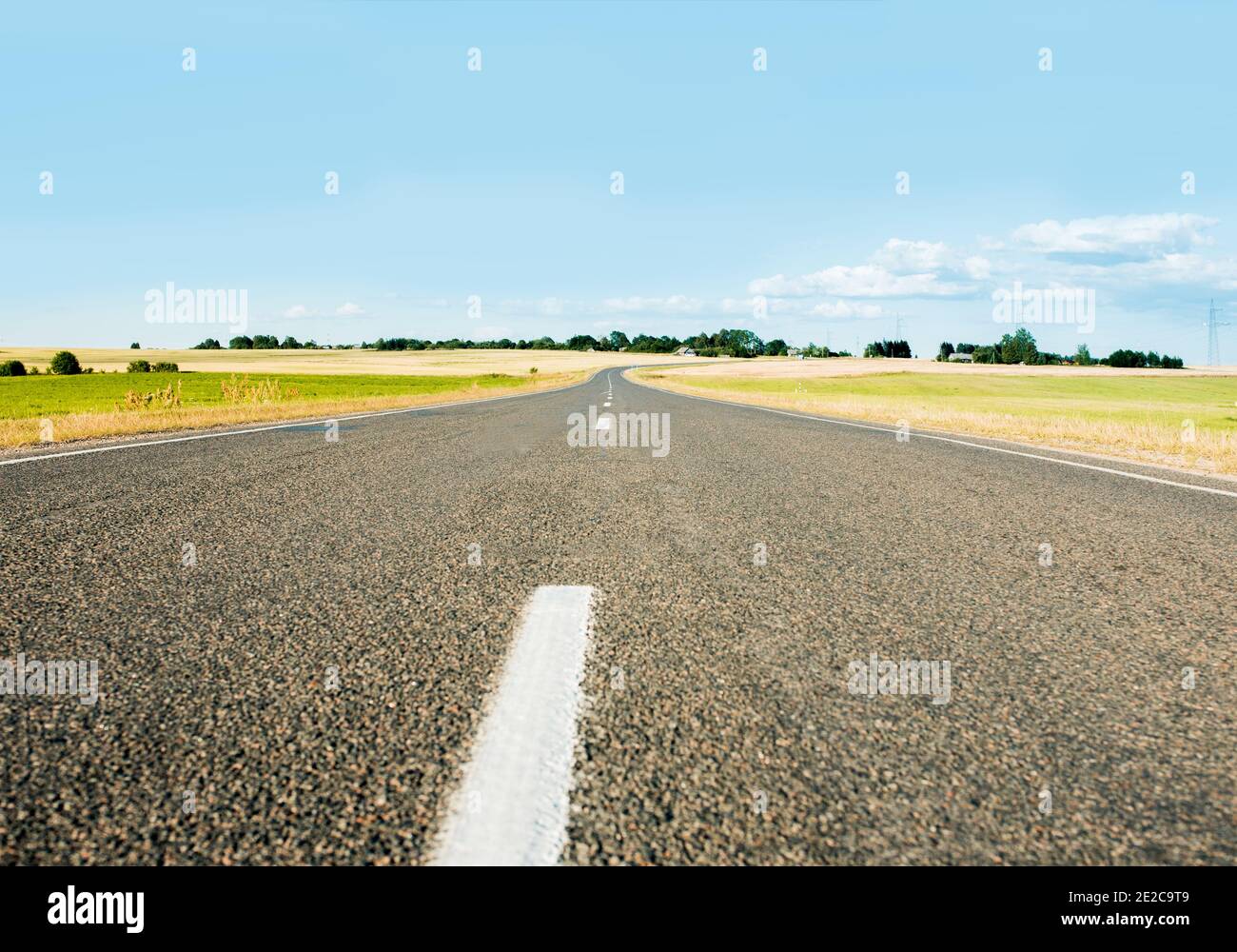 Blue sky cloudless road traffic hi-res stock photography and images - Alamy
