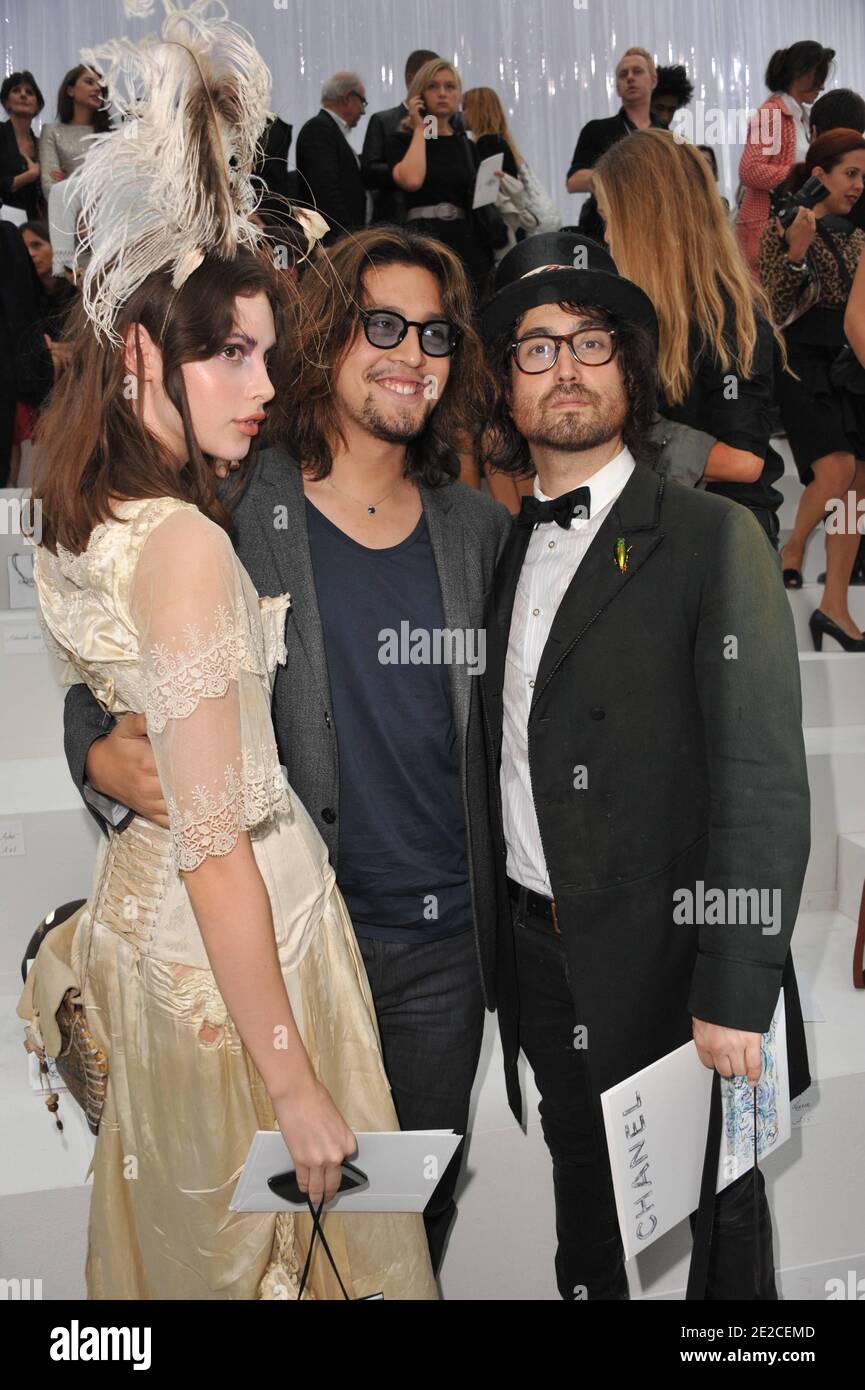 Sean Lennon Girlfriend Recreate Iconic Photo