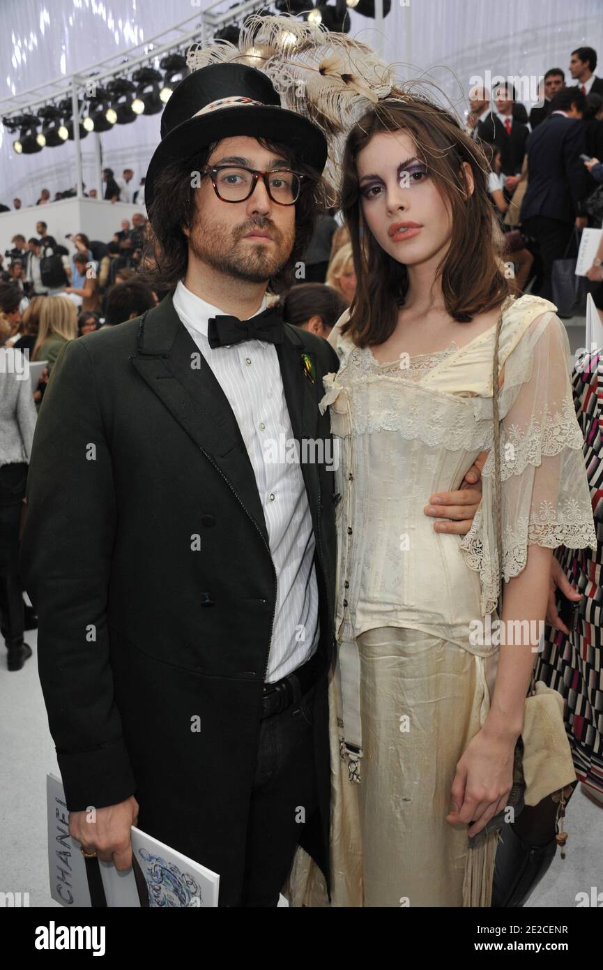 Sean Lennon Girlfriend Recreate Iconic Photo