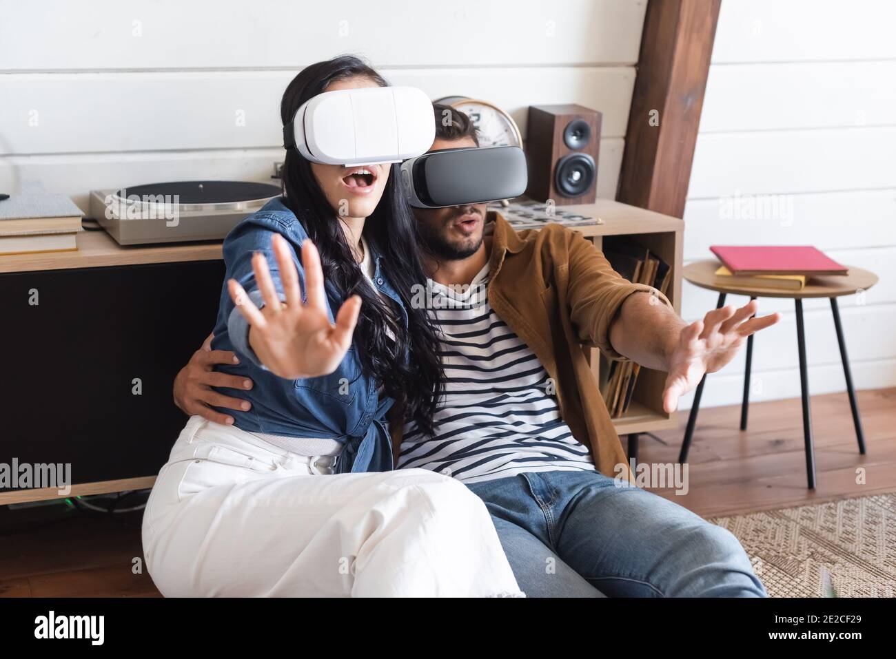 Hug gaming hi-res stock photography and images - Alamy