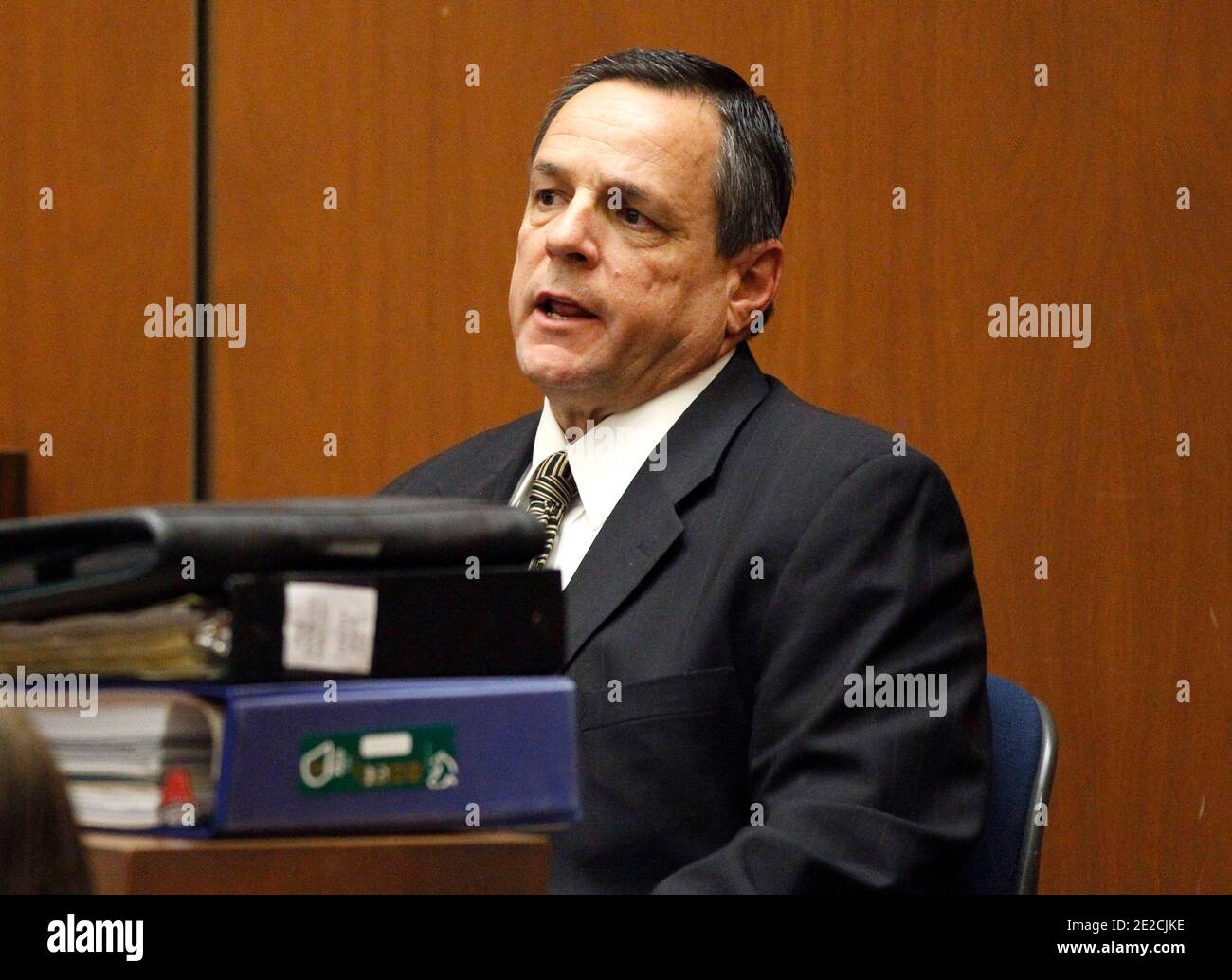 LAPD Detective Scott Smith testifies during Dr.Conrad Murray's trial in ...