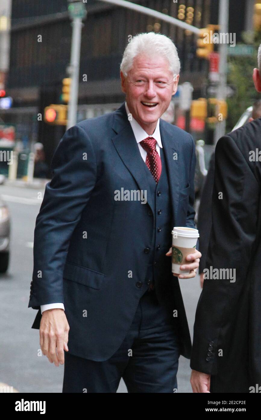 Us president bill clinton arrives hi-res stock photography and images ...