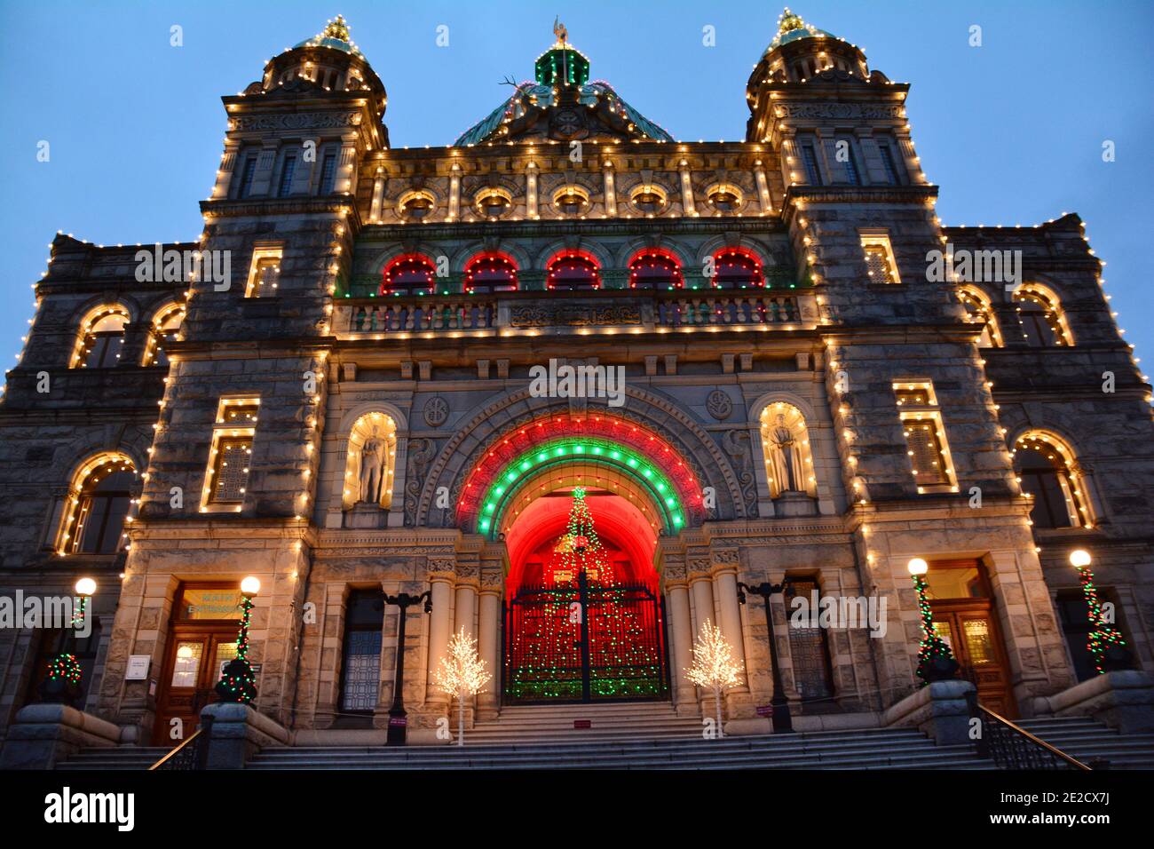 Christmas lights on parliament buildings in victoria bc hi-res stock ...
