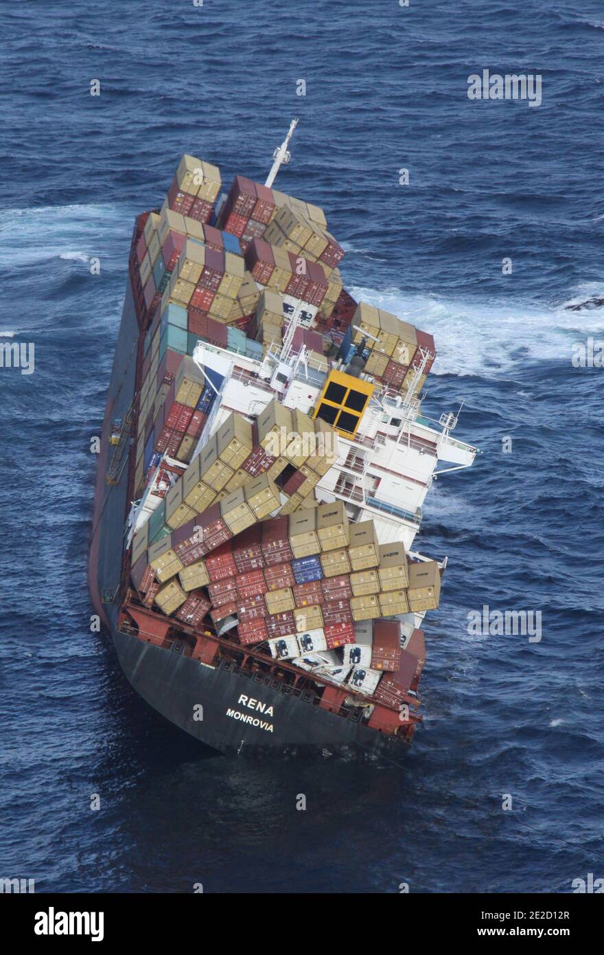 Container ship seen from the side hi-res stock photography and images ...