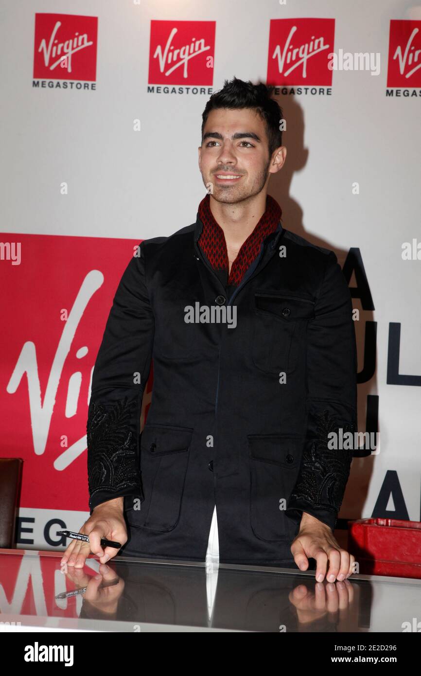 Joe Jonas makes an appearance and meets with his fans at the Virgin ...