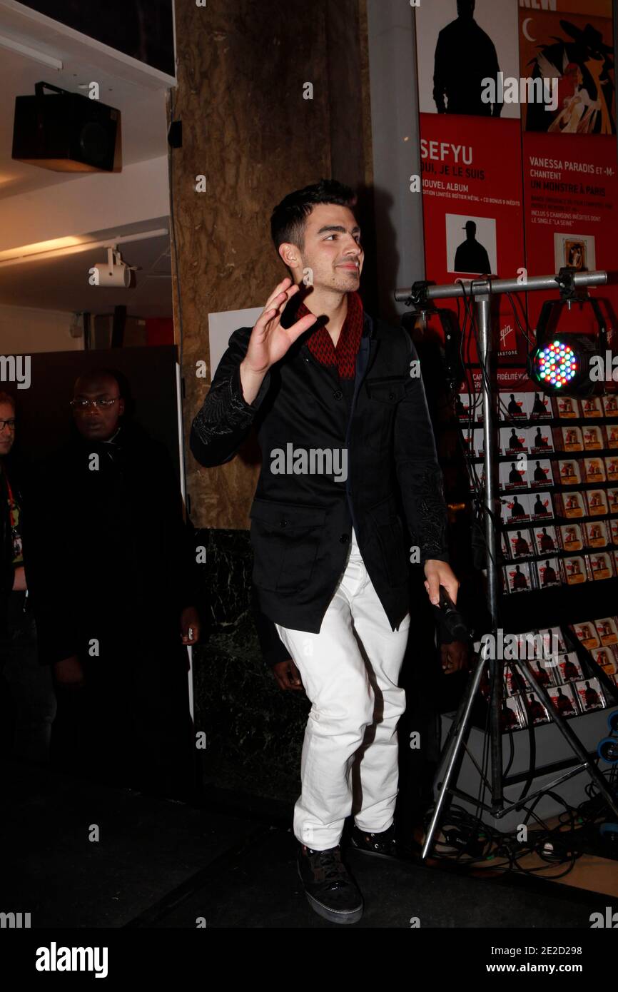 Joe Jonas makes an appearance and meets with his fans at the Virgin ...
