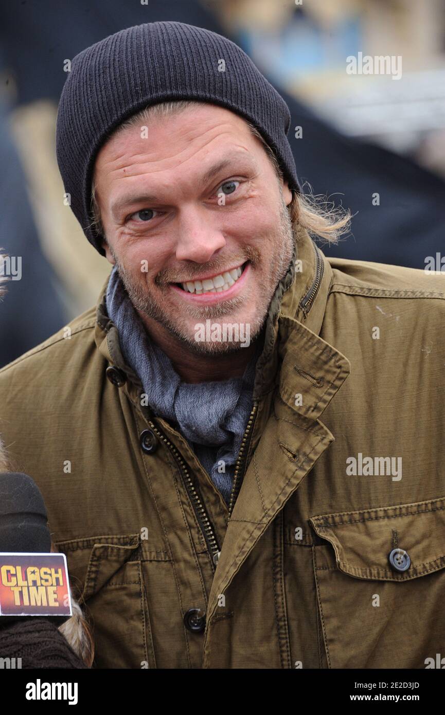 Megastar of the WWE, Canadian wrestler Edge visits the Parc Asterix in ...