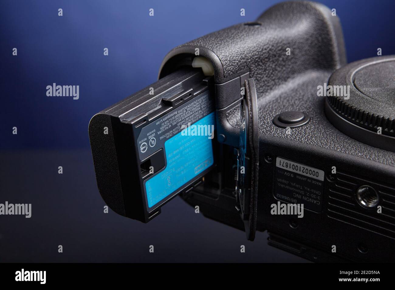 Canon eos r6 camera hi-res stock photography and images - Alamy