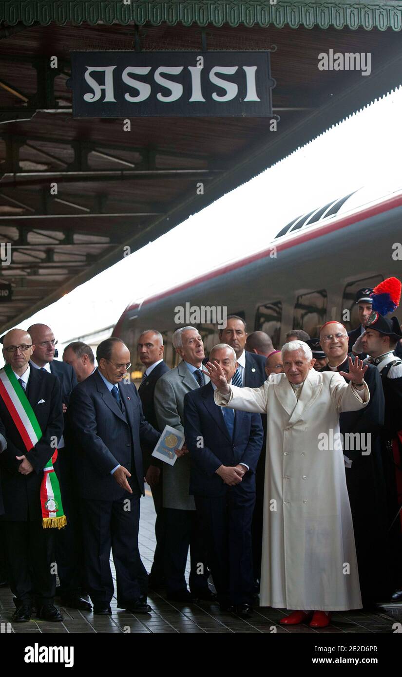 Assisi italy train hi-res stock photography and images - Alamy