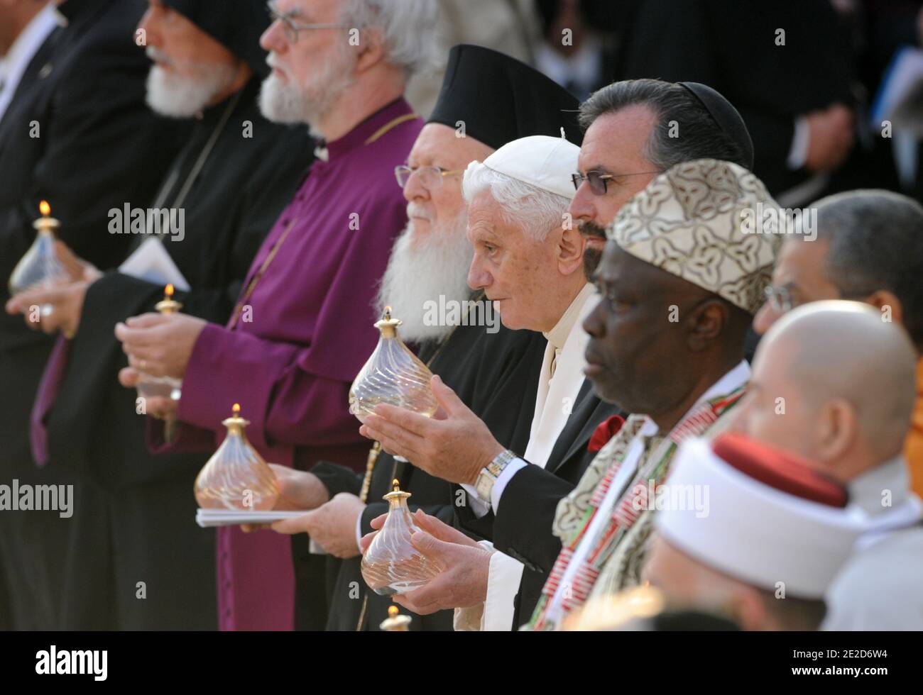 Assisi prayer meeting john paul ii hi-res stock photography and images ...