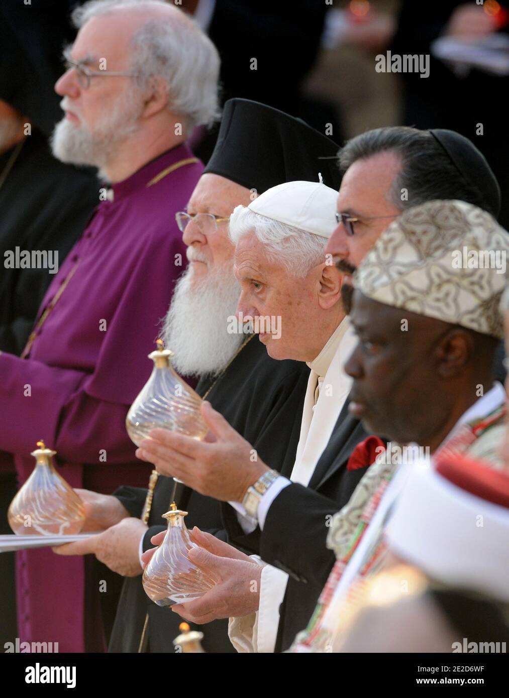 Assisi prayer meeting john paul ii hi-res stock photography and images ...