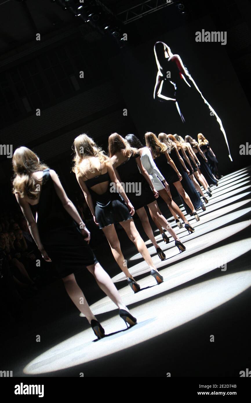 2011 elite models look hi-res stock photography and images - Alamy