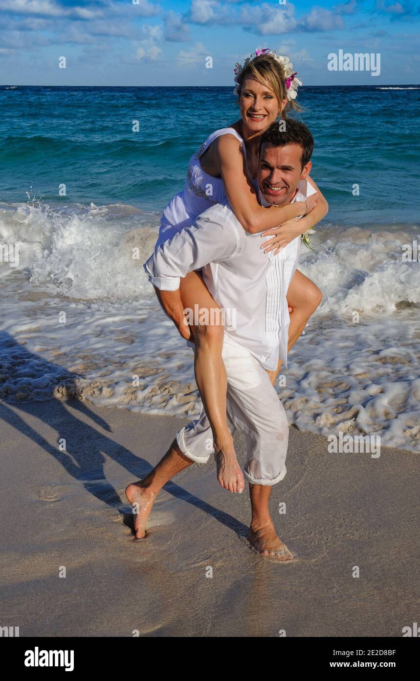 Getting married in the caribbean hi-res stock photography and images ...