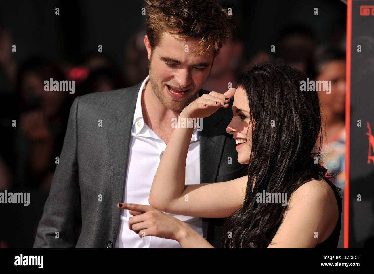 Actor Robert Pattinson and actress Kristen Stewart attend 'The Twilight ...