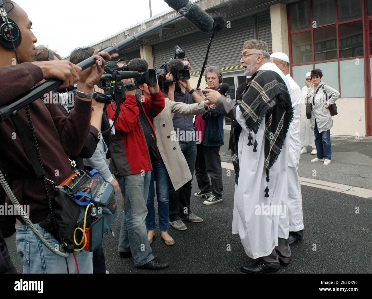 Sheikh Mohamed Salah Hamza, leader of a mosque in the north of Paris ...