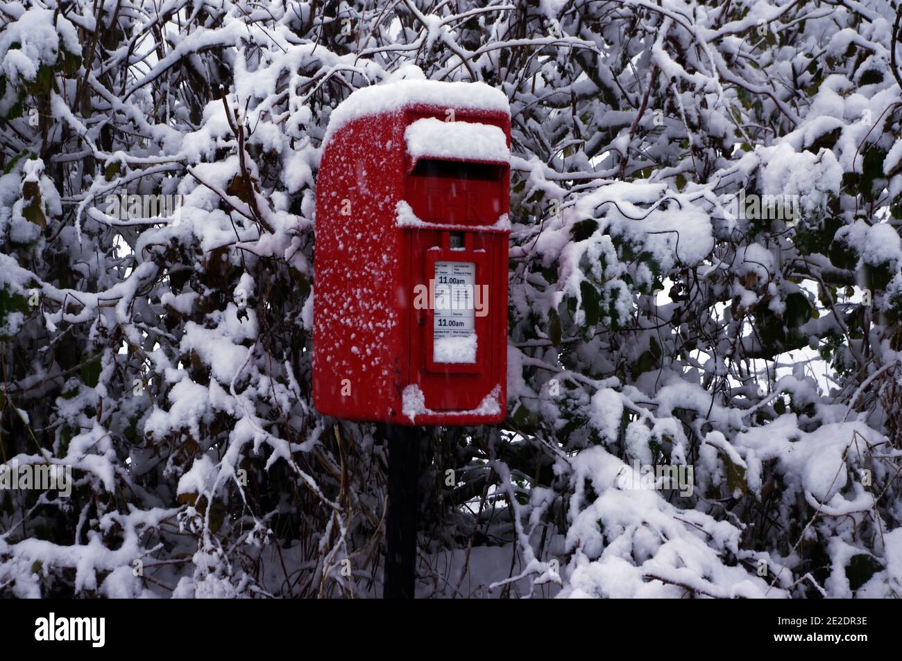 Rural post box in country lane hi-res stock photography and images - Alamy