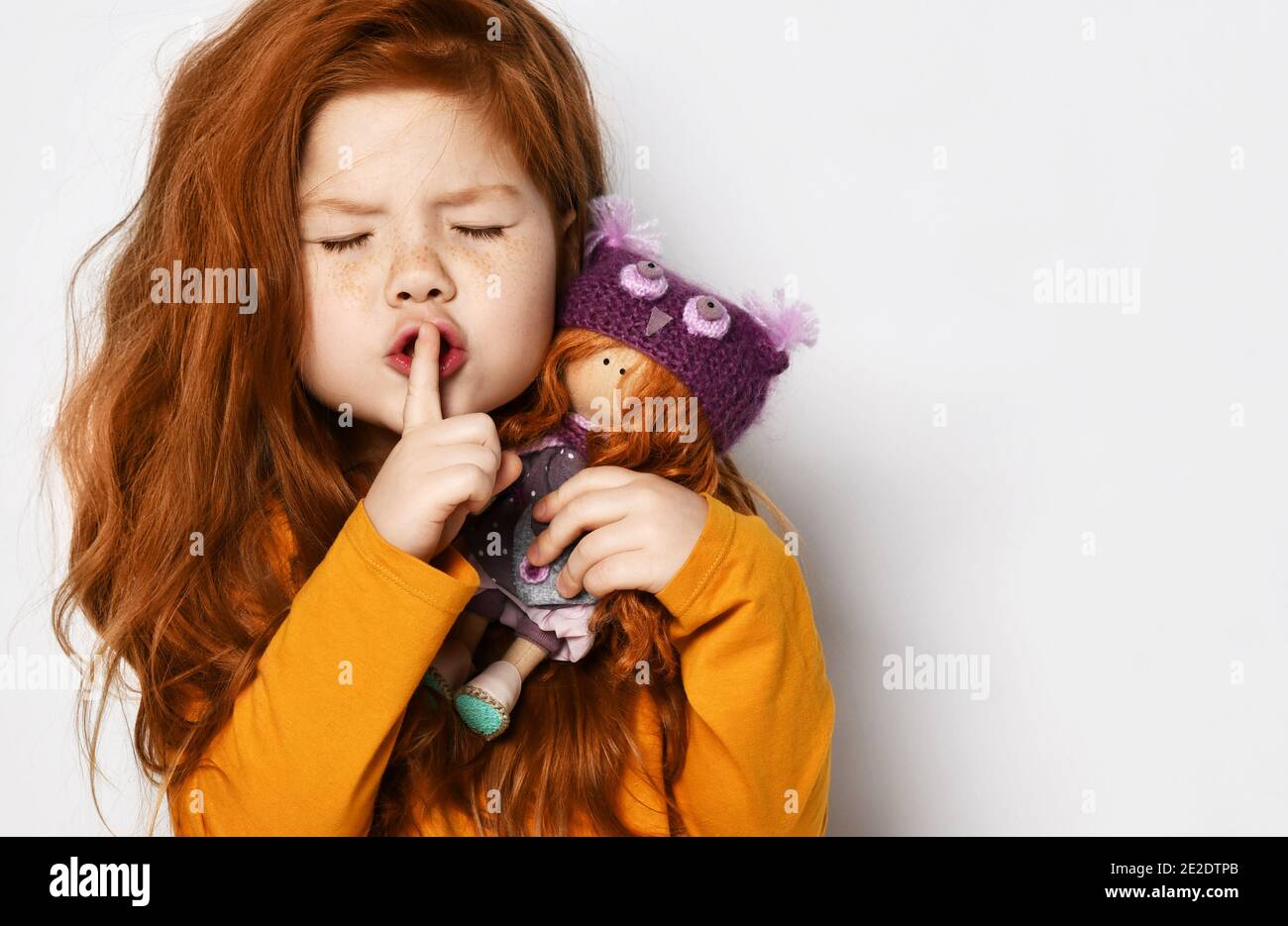 Hands holding toy doll hi-res stock photography and images - Alamy