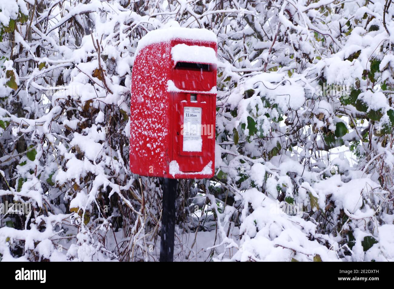Rural post box in snow Stock Photo - Alamy