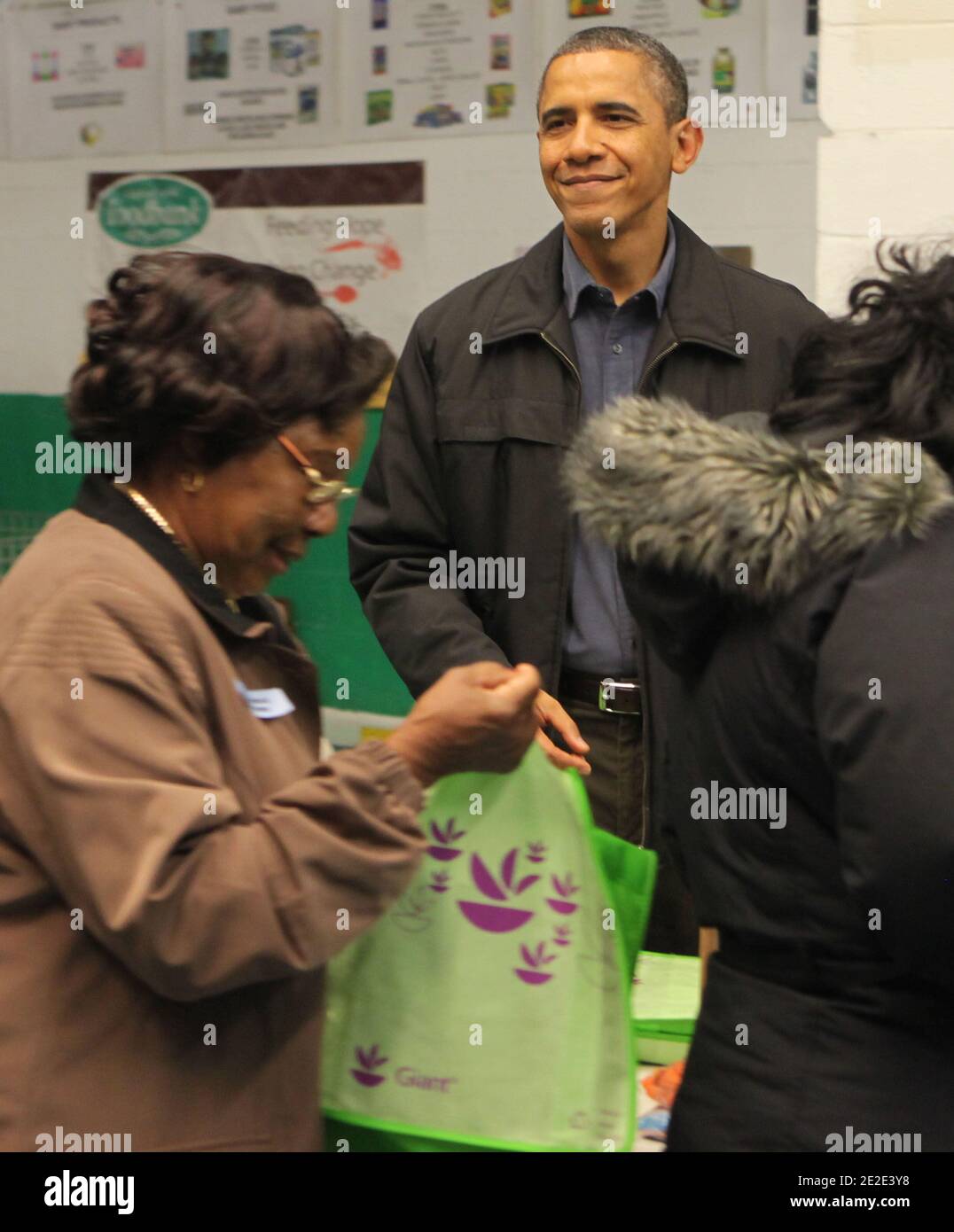 President Barack Obama, First Lady Michelle Obama and Sasha and Malia ...