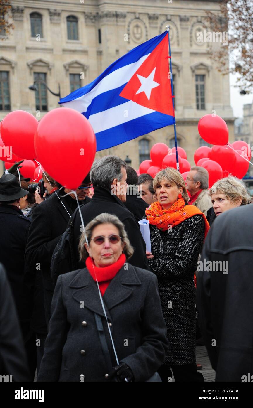 Politicians and wellwishers pay a last tribute to Danielle Mitterrand ...
