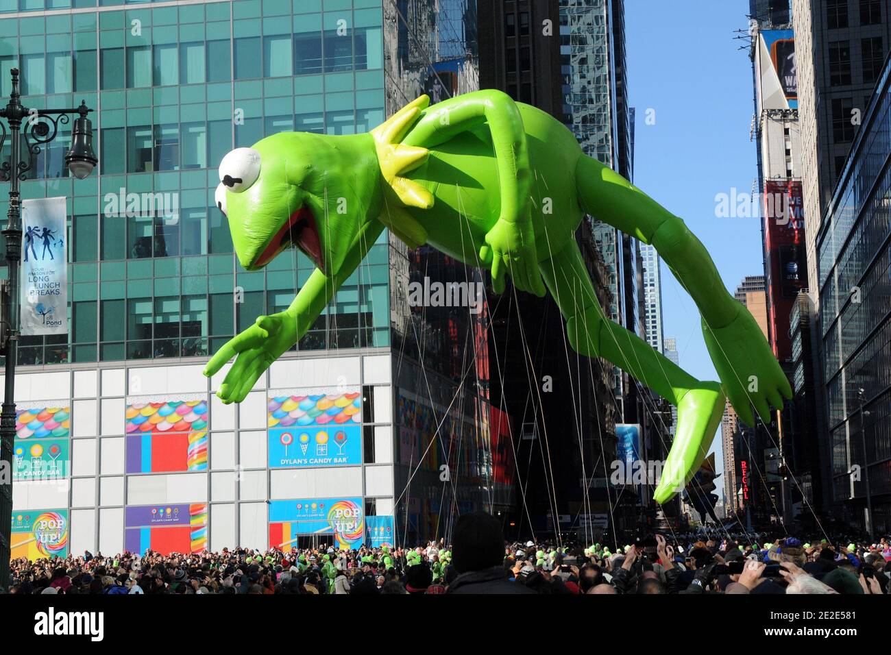 Kermit frog balloon hi-res stock photography and images - Alamy