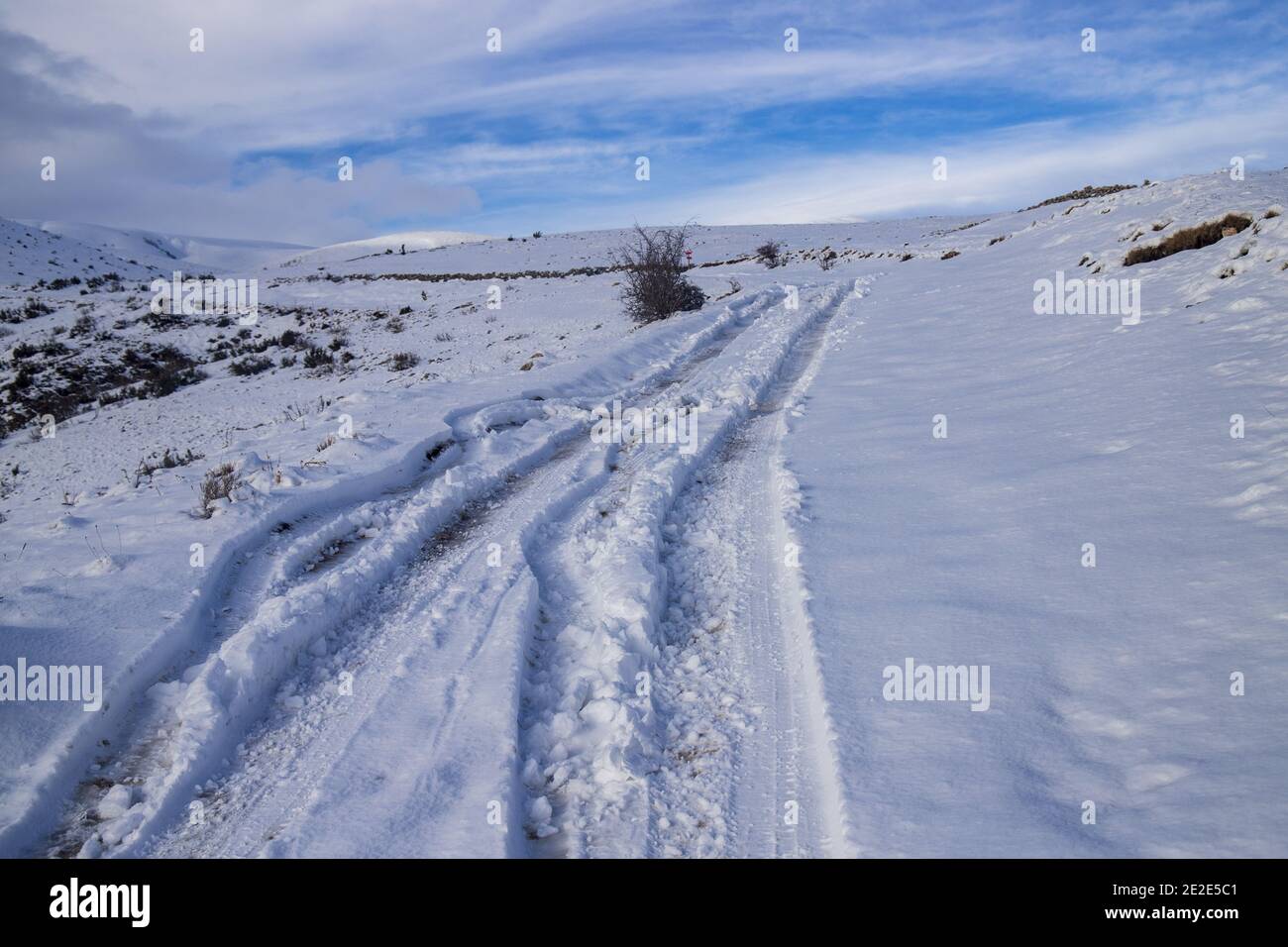 Sled marks hi-res stock photography and images - Alamy