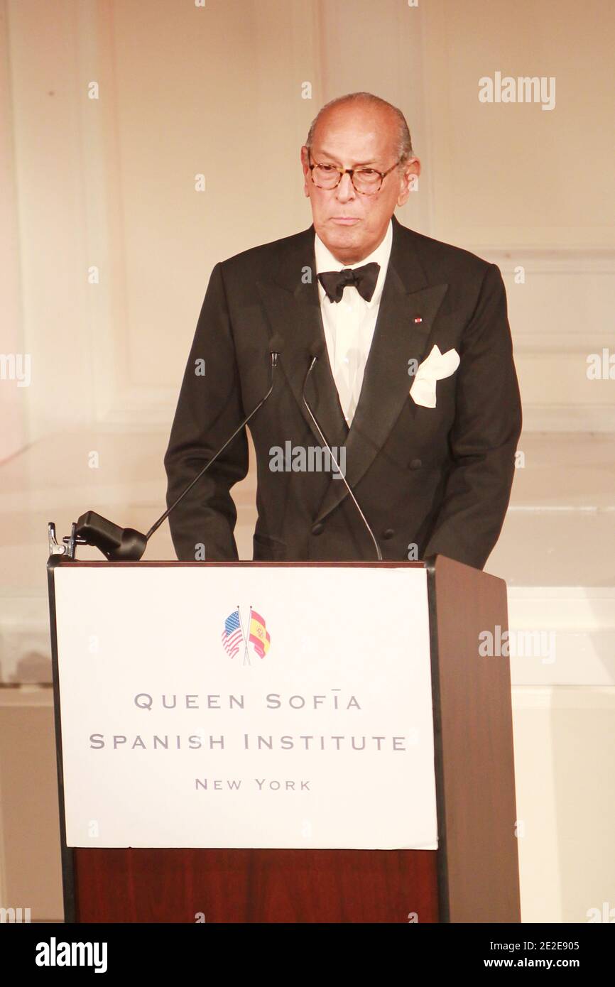 Oscar de la Renta attends the 2011 Queen Sofia Spanish Institute Gold ...