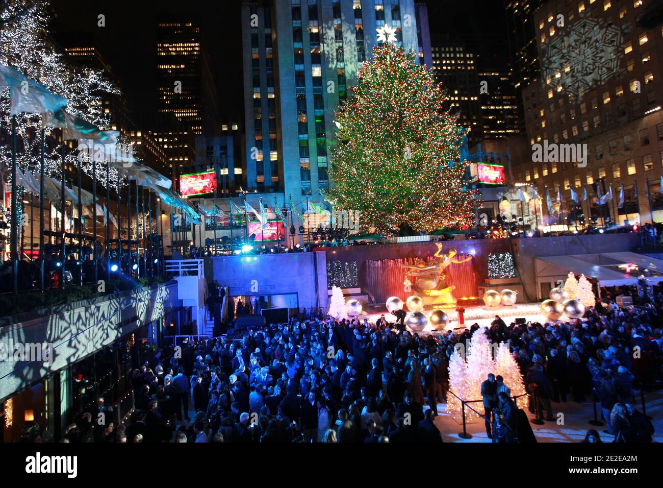 Illustrations during the 2011 Rockefeller Center Christmas tree ...