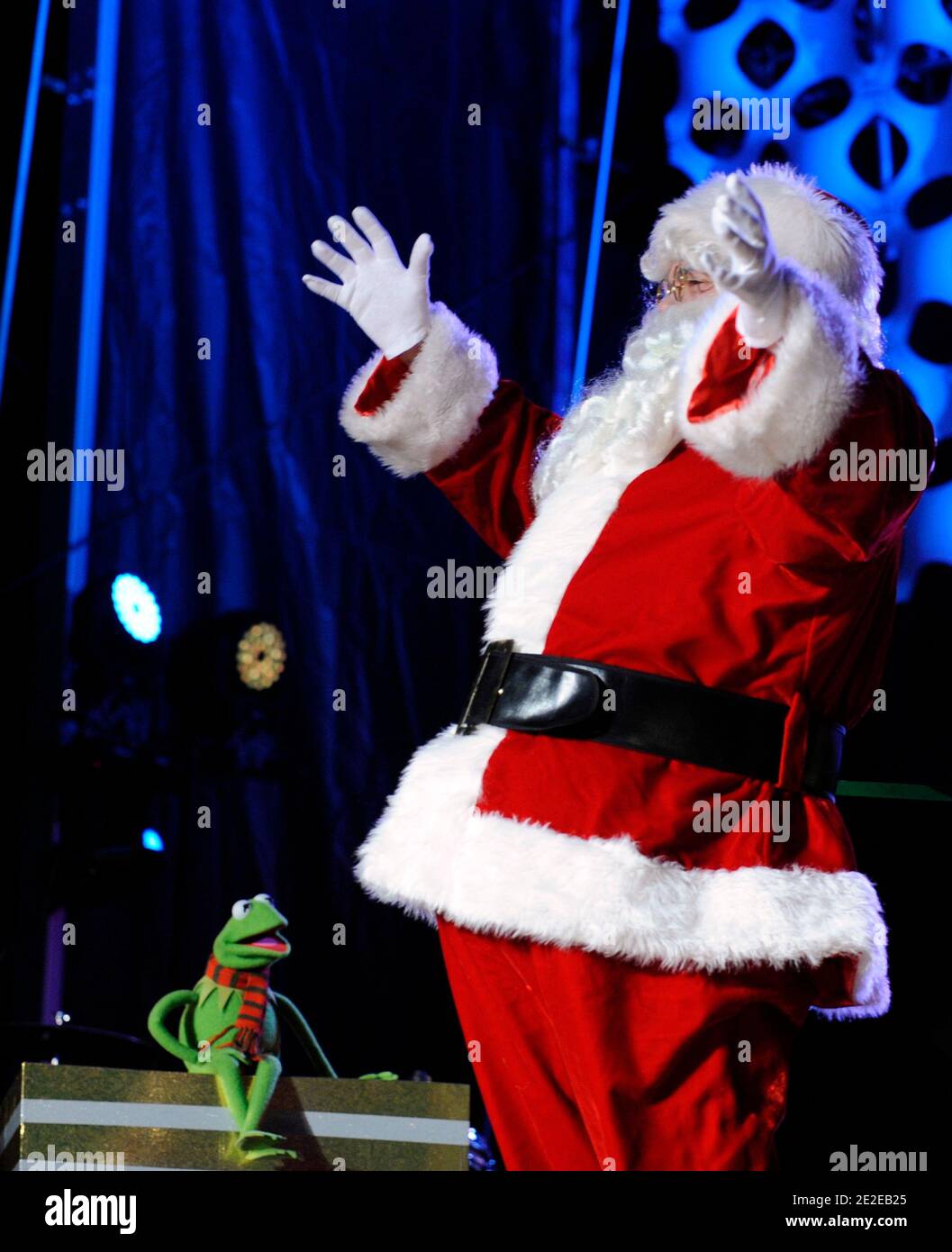 Kermit frog christmas hi-res stock photography and images - Alamy