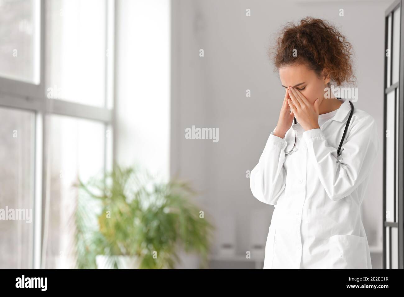Stressed female doctor hi-res stock photography and images - Alamy